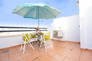 Apartamento, terraço | Vista do quarto