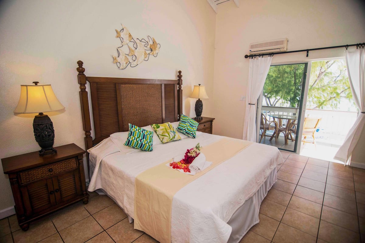 Quarto Standard, 1 cama king-size, vista para a praia | Cofre no quarto, Wi-fi grátis, roupa de cama fornecida