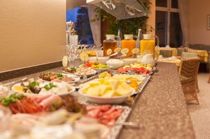 Pequeno-almoço tipo buffet diário incluído