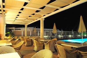 Bar junto à piscina
