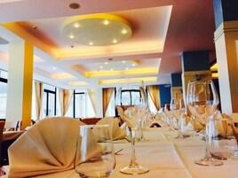 2 restaurantes, culinária local