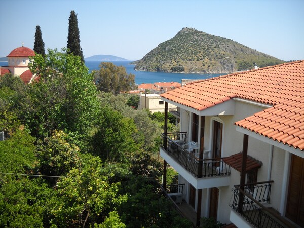 Oasis Apartments - Greece