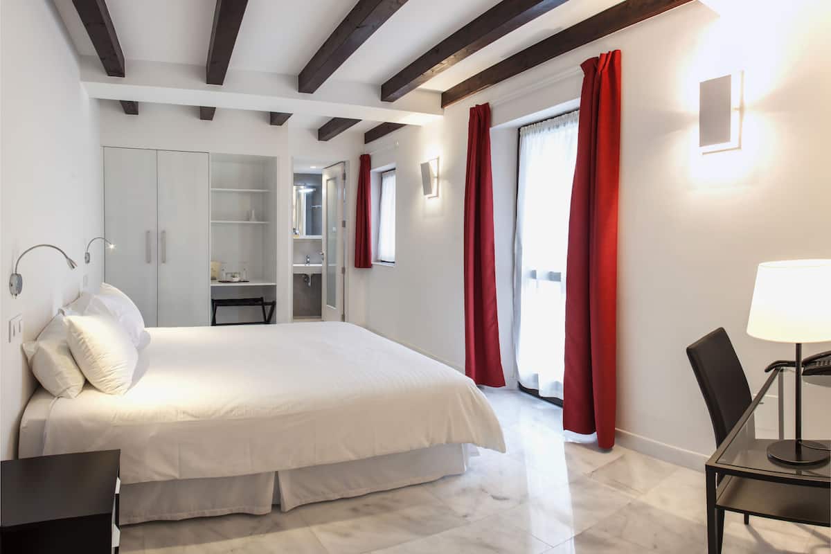 Quarto casal superior, terraço | Roupas de cama premium, edredons de pluma, cofres nos quartos