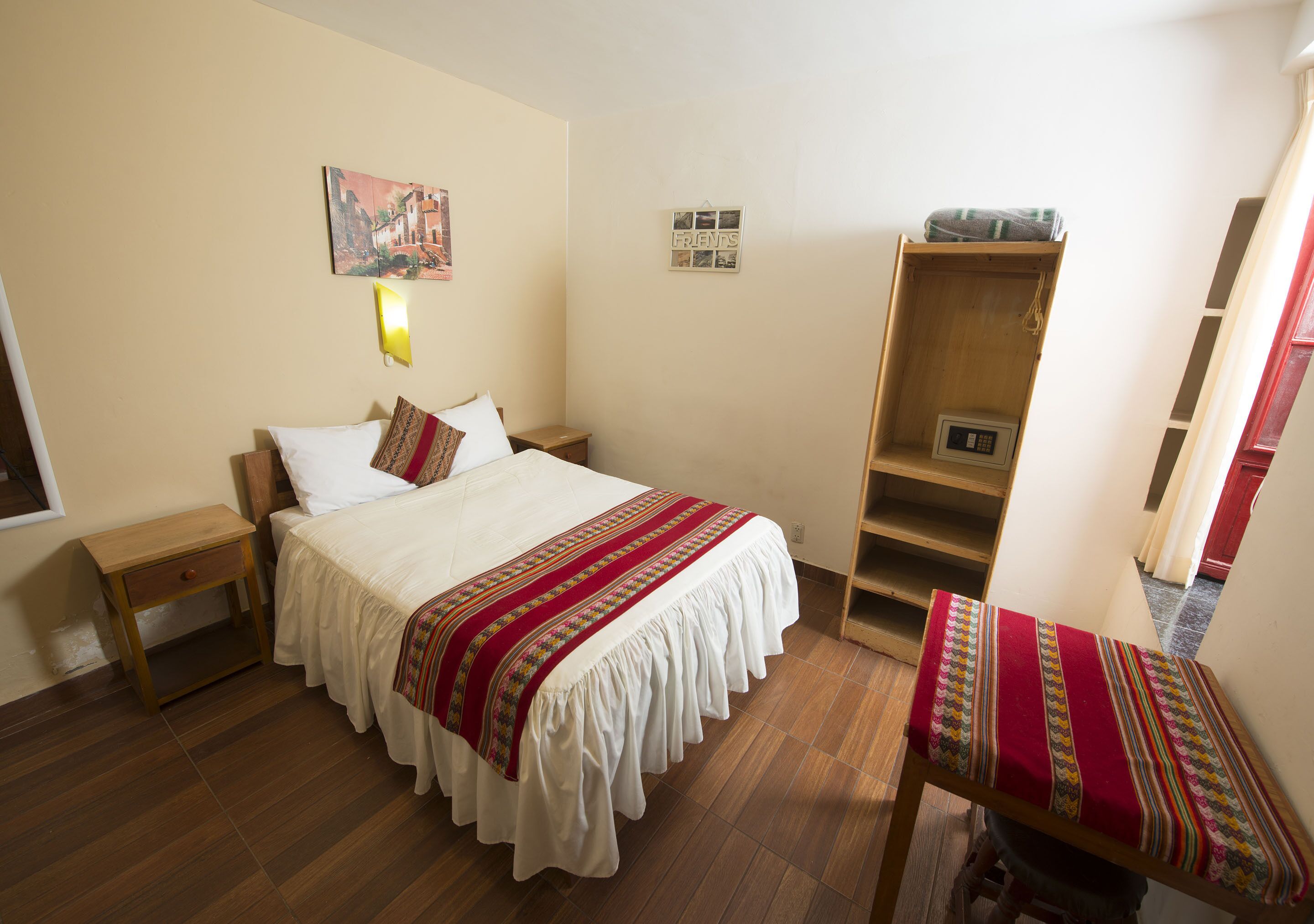 Quarto casal standard | Roupas de cama premium, edredons de pluma, cofres nos quartos