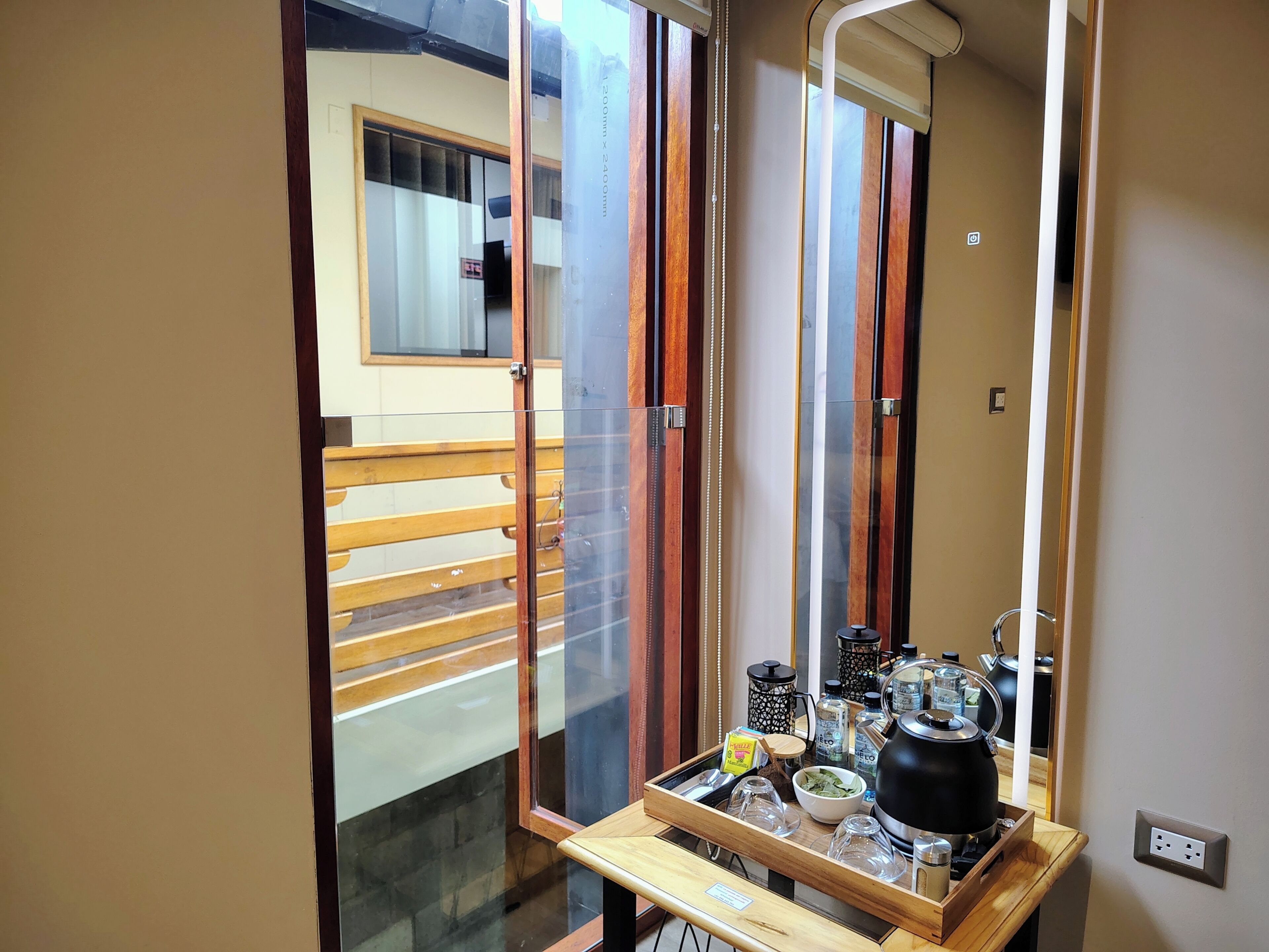 Quarto Triplo Deluxe | Roupa de alta qualidade, edredões de penas, cofre no quarto 