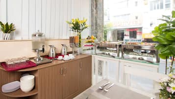 Buffet de pequeno-almoço