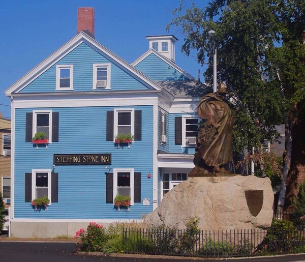 Stepping Stone Inn - Salem, MA