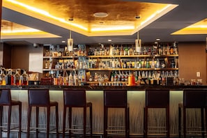 2 bares/lounges
