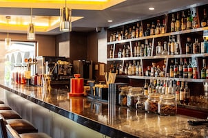 2 bares/lounges 