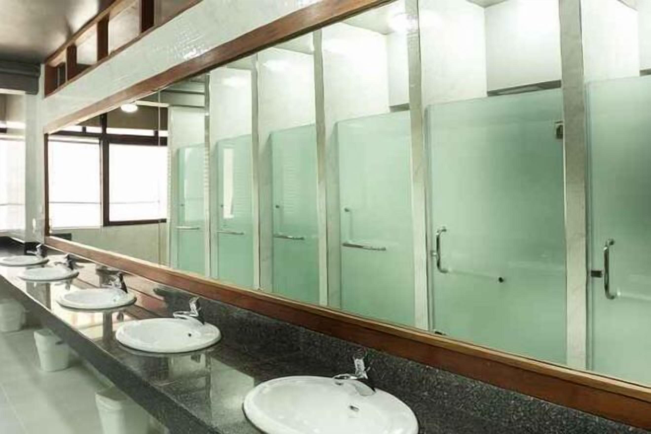 Banheiro | Produtos de toalete grátis, secador de cabelo, toalhas de banho 