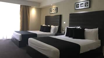 Quarto Quádruplo Comfort | 1 quarto, lençóis italianos Frette, roupa de alta qualidade
