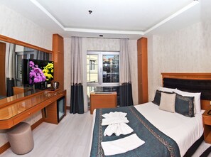 Quarto casal ou duplo standard | Frigobar, cofres nos quartos, individualmente decorados
