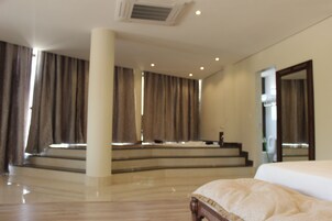 Suíte (Imperial) | Roupas de cama premium, frigobar, cofres nos quartos, escrivaninha