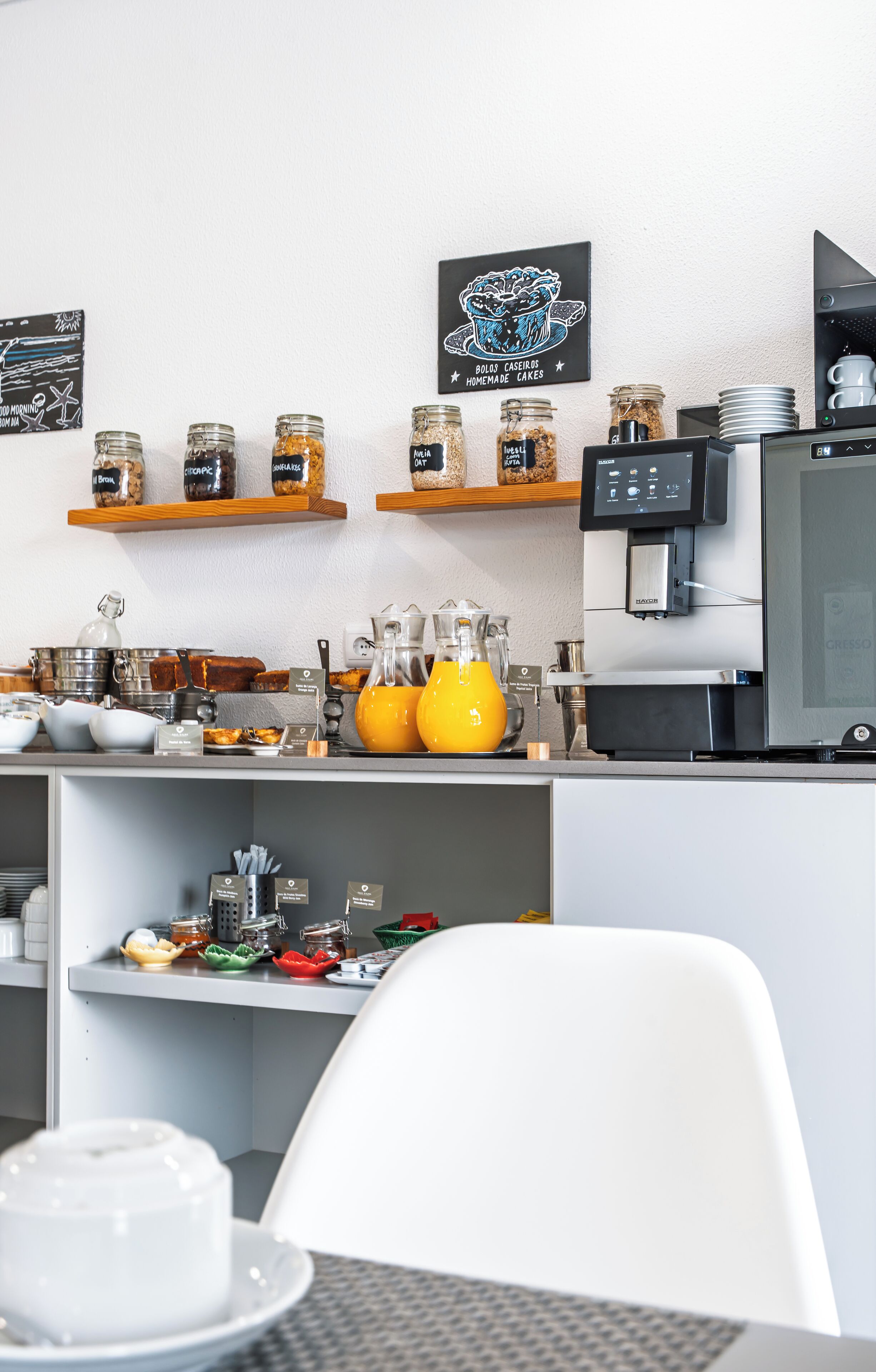 Café da manhã com buffet grátis todos os dias
