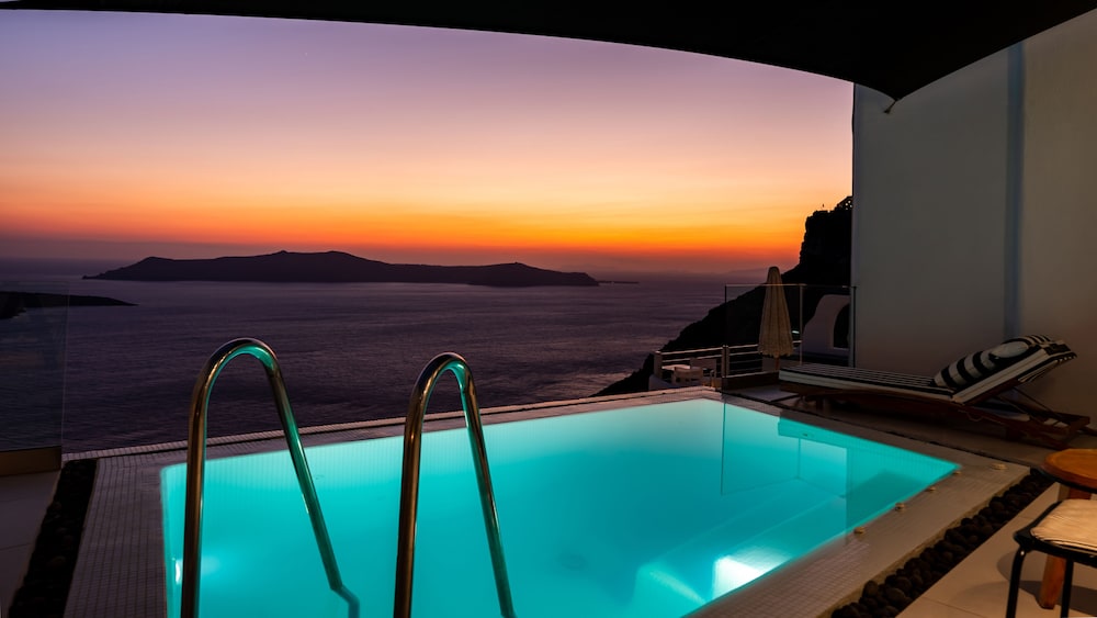 Daydream Luxury Suites - Santorini