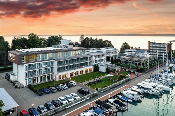 Hotel Yacht Wellness & Business - Siófok