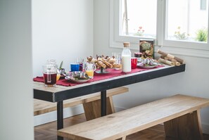 Acropolis View Apartment (Korizi 1 str, 11745) | Refeições no quarto