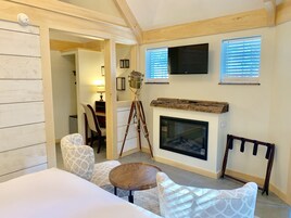 Quarto com design assinado, 1 cama King | Ferros/tábuas de passar roupa, Wi-Fi de cortesia, roupa de cama