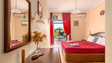 Quarto Familiar, 2 quartos | Minibar, cofre no quarto, secretária, Wi-fi grátis