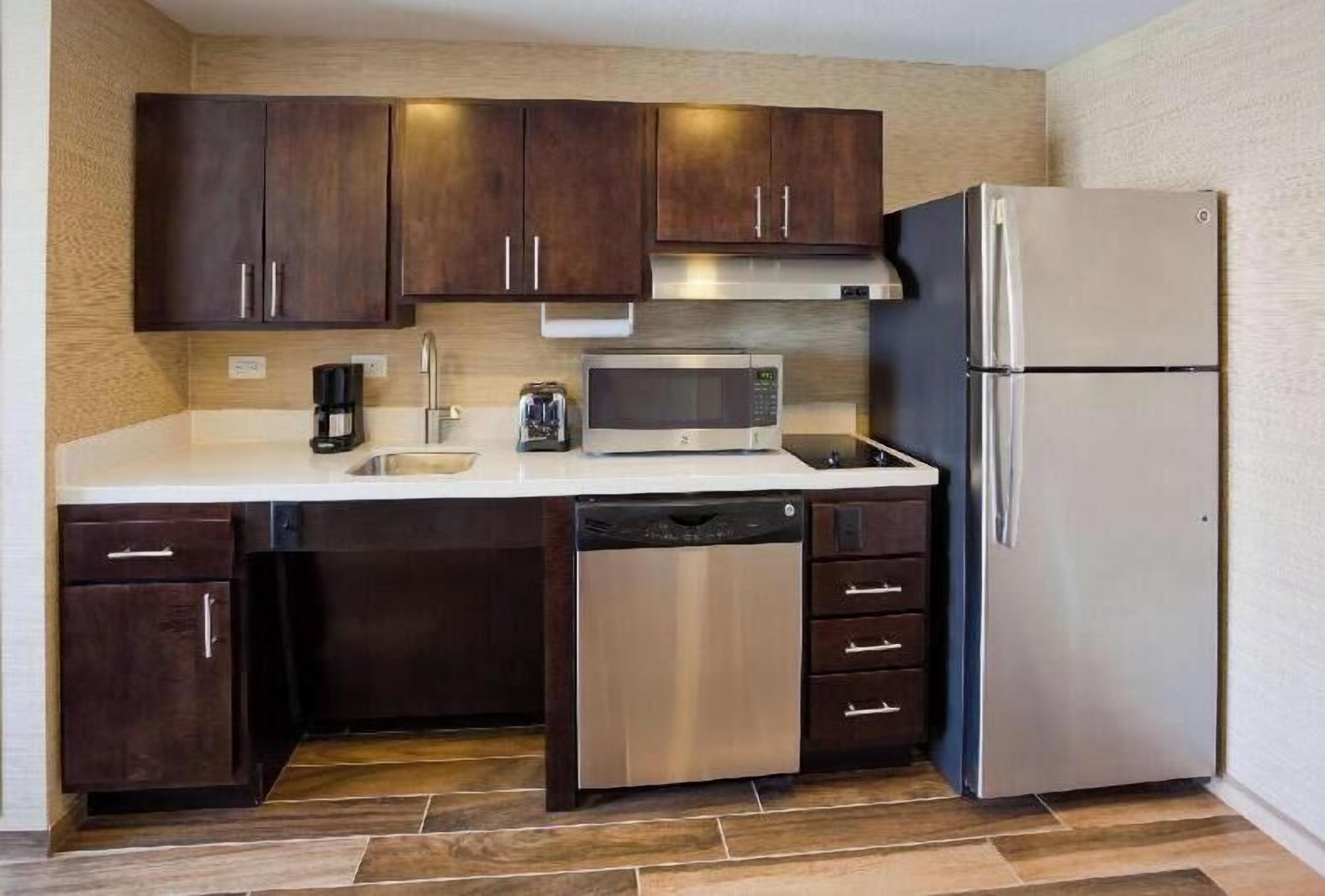 Cozinha privada | Geladeira grande, micro-ondas, cooktop, lava-louças