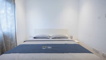 Vila superluxo, vista para o oceano | Espaço de trabalho para notebook, quartos à prova de som, roupa de cama