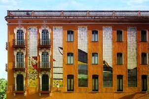 Fachada do alojamento (tarde/noite)