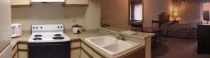 Estúdio | Cozinha privada | Um frigorífico/congelador grande, um micro-ondas, um forno 