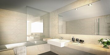 Suite Júnior, 1 cama king-size | Casa de banho | Produtos de higiene exclusivos, um secador de cabelo, roupões, chinelos 