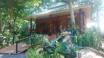 Quarto casal ou duplo luxo, vista para o jardim | Frigobar (abastecido com alguns itens grátis), cofres nos quartos