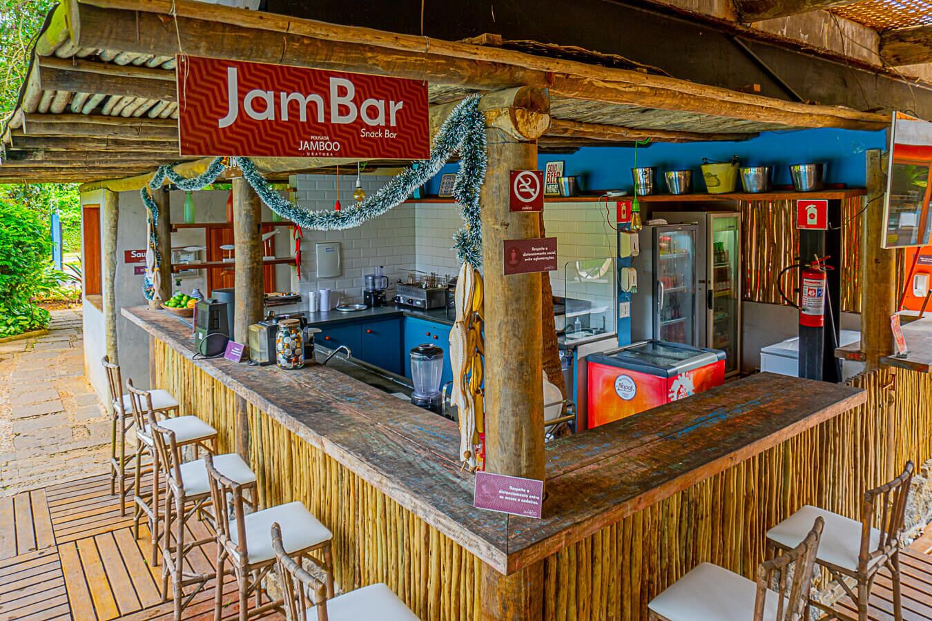 Bar junto à piscina