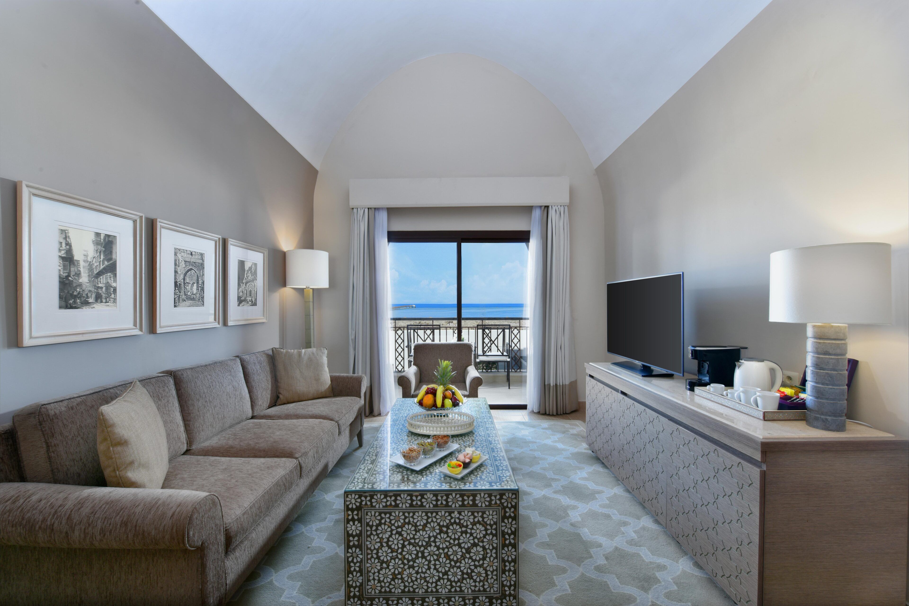 Minibar, cofre no quarto, secretária, cortinas/cortinados opacos 