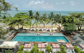 Bar à beira da piscina