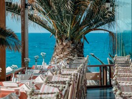 4 restaurantes, almoços servidos 