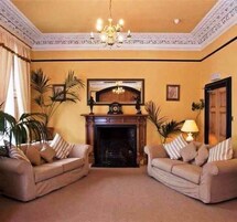 Área de estar no saguão