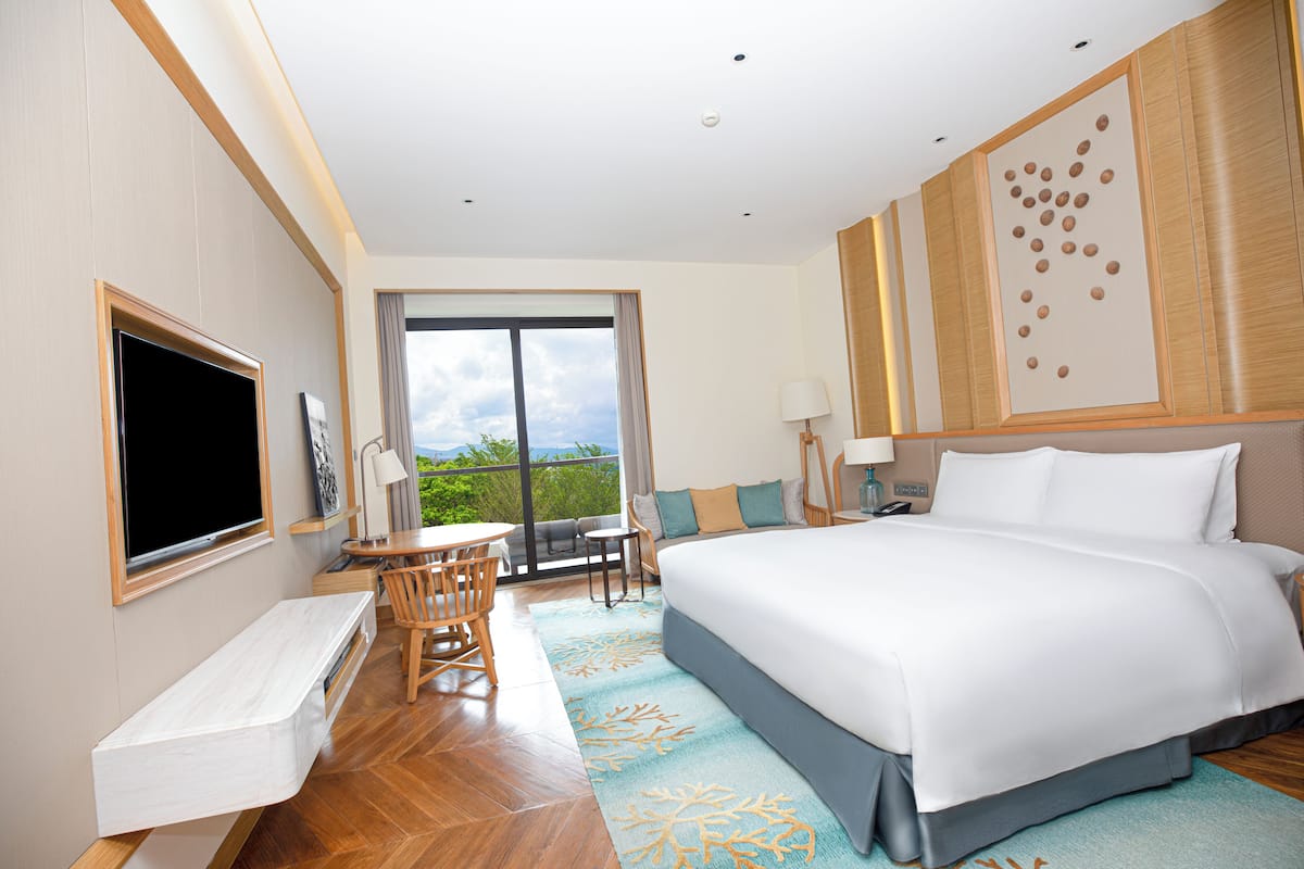 Quarto luxo, 1 cama King, vista para o lago | Roupas de cama premium, frigobar, cofres nos quartos, escrivaninha