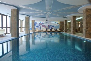 Piscina interior, da(s) 10:30 à(s) 20:00, espreguiçadeiras 