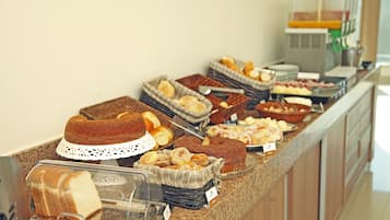 Pequeno-almoço tipo buffet diário mediante uma taxa