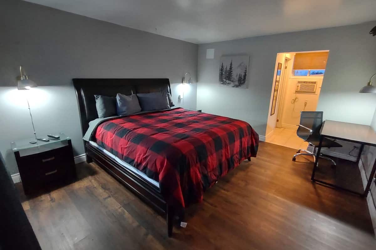 Quarto standard, 1 cama King, para não fumantes | Cortinas blackout, Wi-Fi de cortesia, roupa de cama