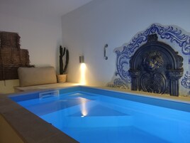 Piscina exterior, guarda-sóis 