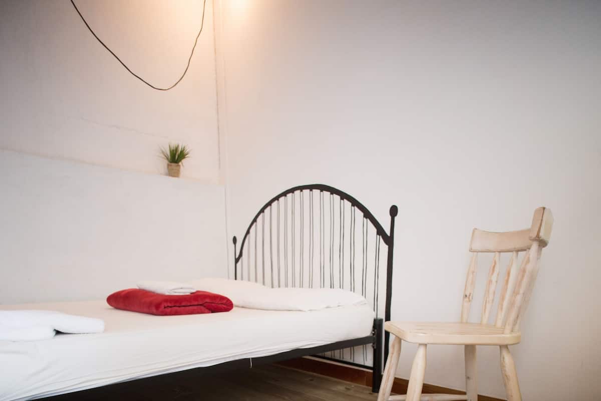 Quarto casal, banheiro privativo | Cofres nos quartos, Wi-Fi de cortesia, roupa de cama