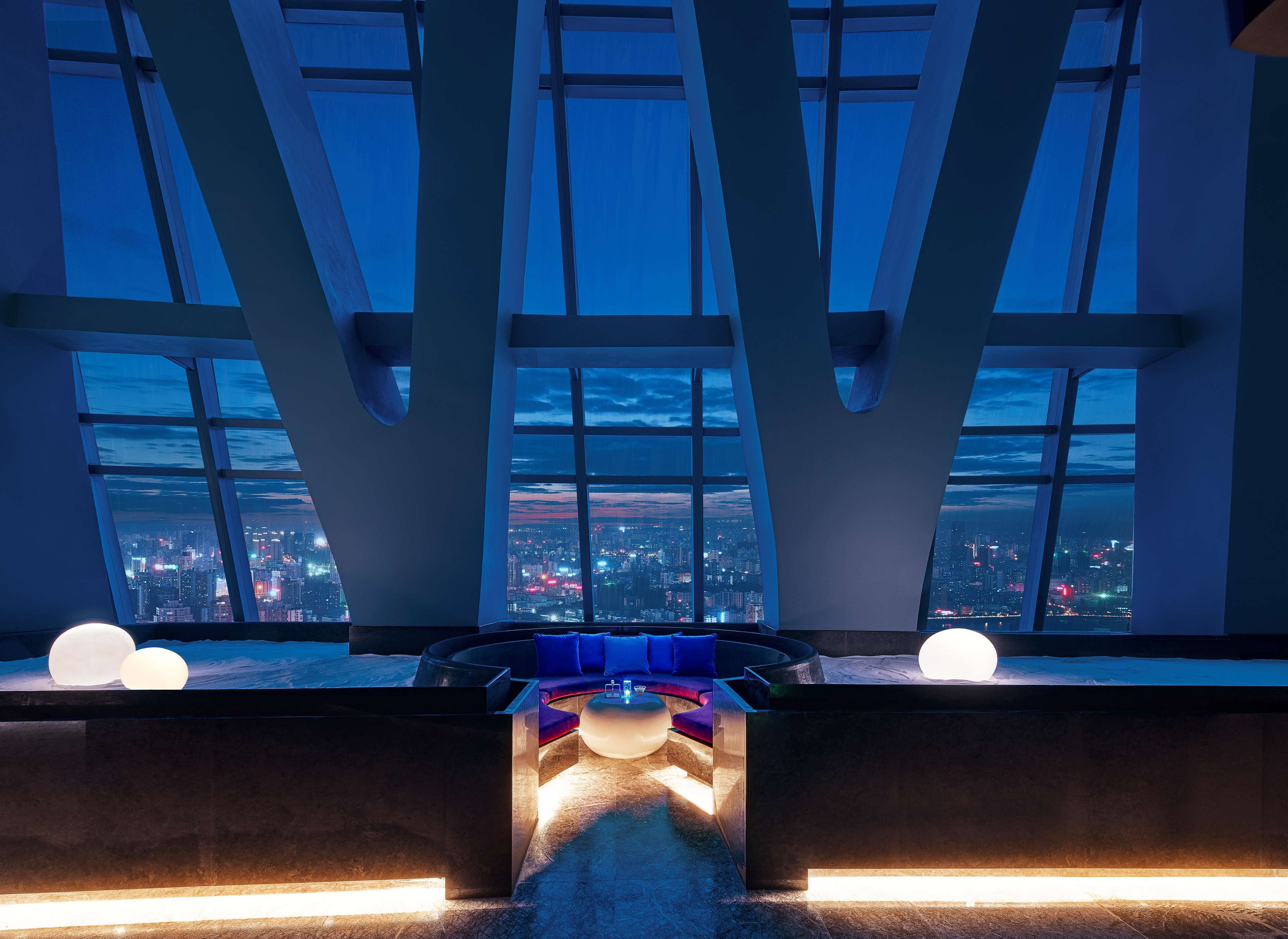 2 bares/lounges, saguão/lounge