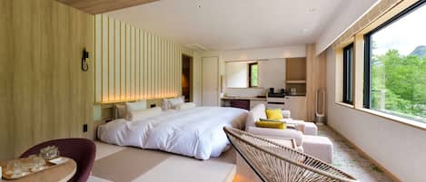 Quarto Quádruplo Familiar, não fumadores, vista para o rio | Edredões de penas, cofre no quarto, secretária, Wi-fi grátis