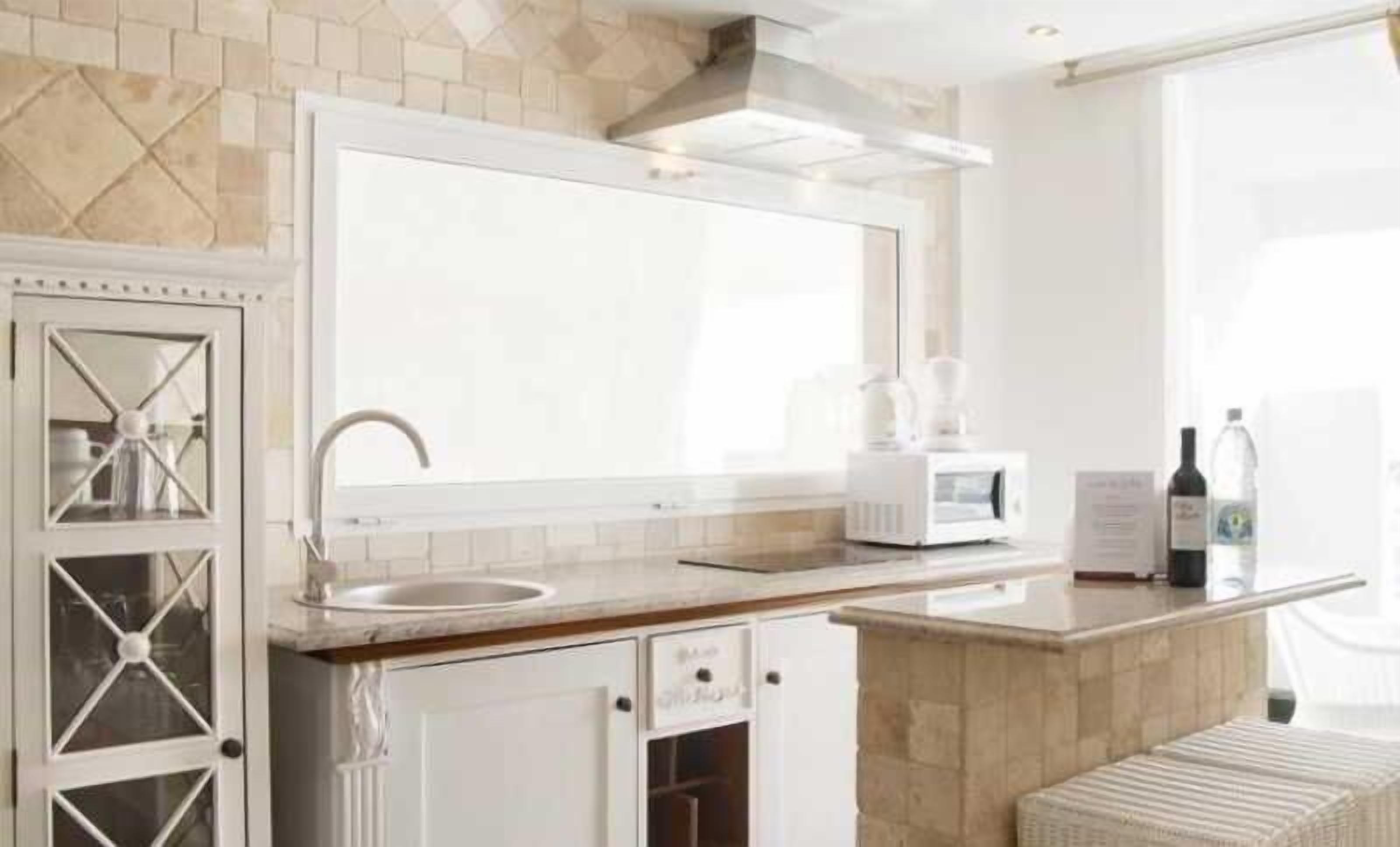 Geladeira, cooktop, torradeira