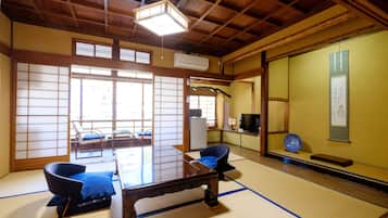 Quarto tradicional (Japanese-Style, Quadruple Occupancy)