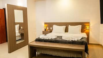 Suíte luxo | 1 quarto, frigobar, individualmente mobiliados, escrivaninha