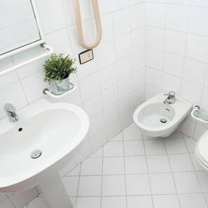 Chuveiro, secador de cabelo