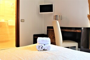 Cofres nos quartos, ferros/tábuas de passar roupa, Wi-Fi de cortesia