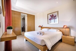 Ferro/tábua de engomar, camas desdobráveis 