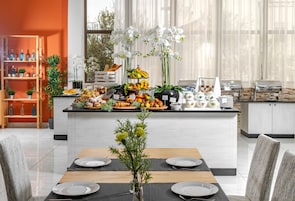 Pequeno-almoço tipo buffet diário incluído