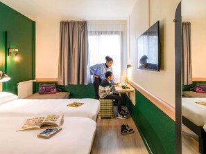 Roupas de cama antialérgicas, escrivaninha, cortinas blackout